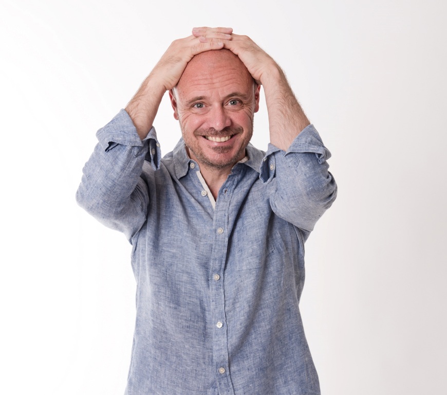 Il comico storico di Zelig Leonardo Manera racconta i fenomeni italiani ...